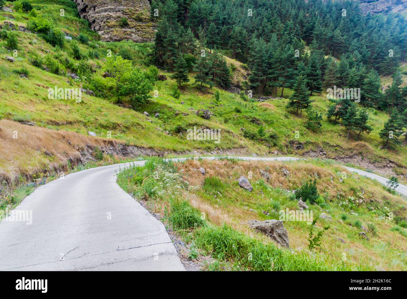 Road leading to the cave monastery Vanis Kvabebi carved into a cliff ...