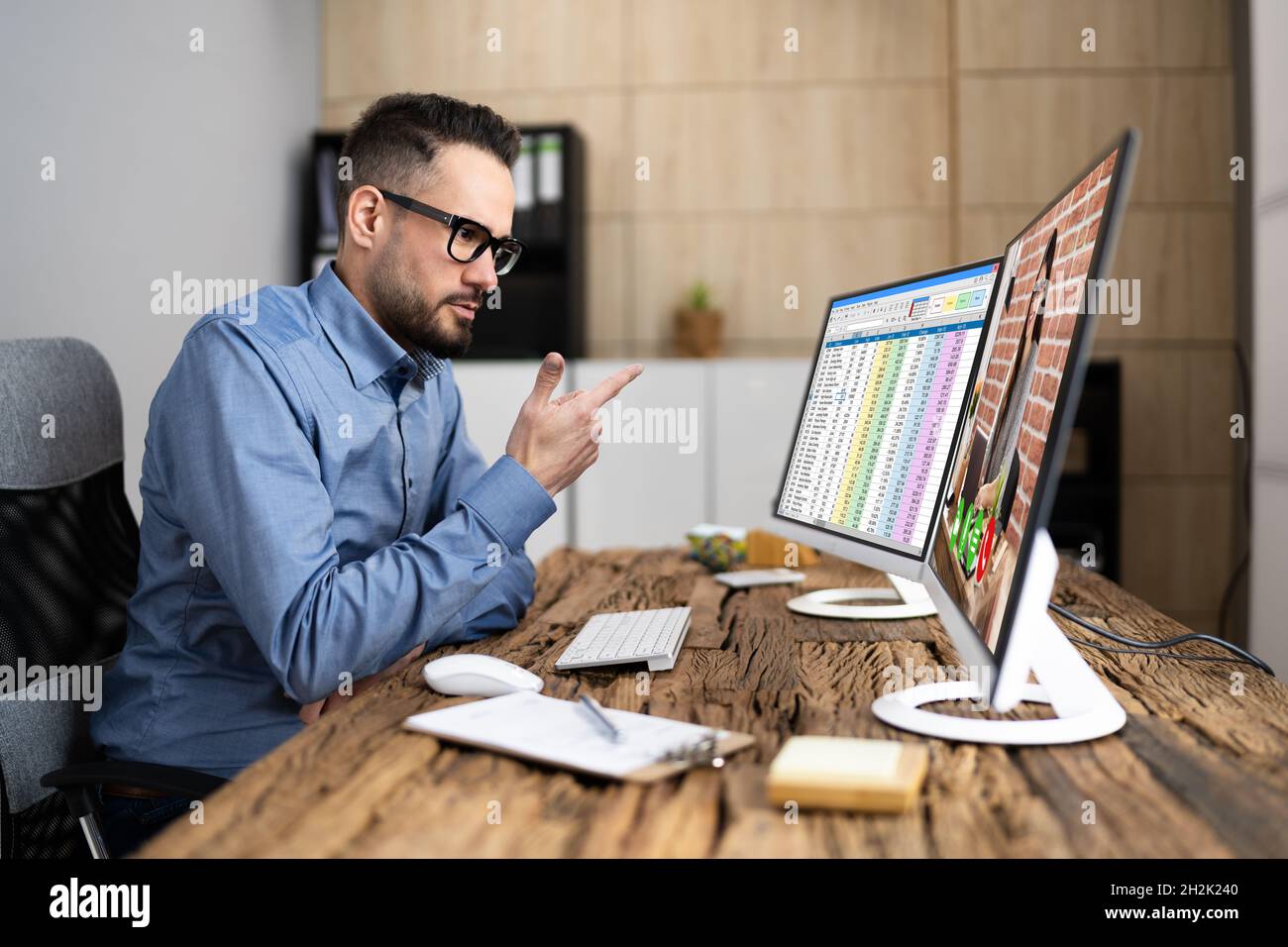 Multiple video screens call hi-res stock photography and images - Alamy