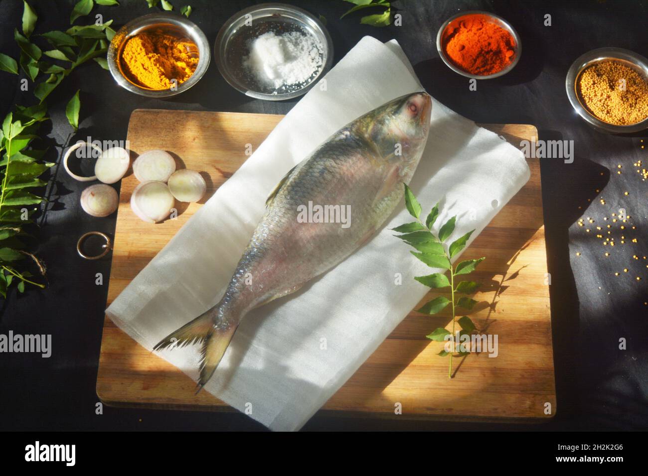 Hilsha fish hi-res stock photography and images - Alamy