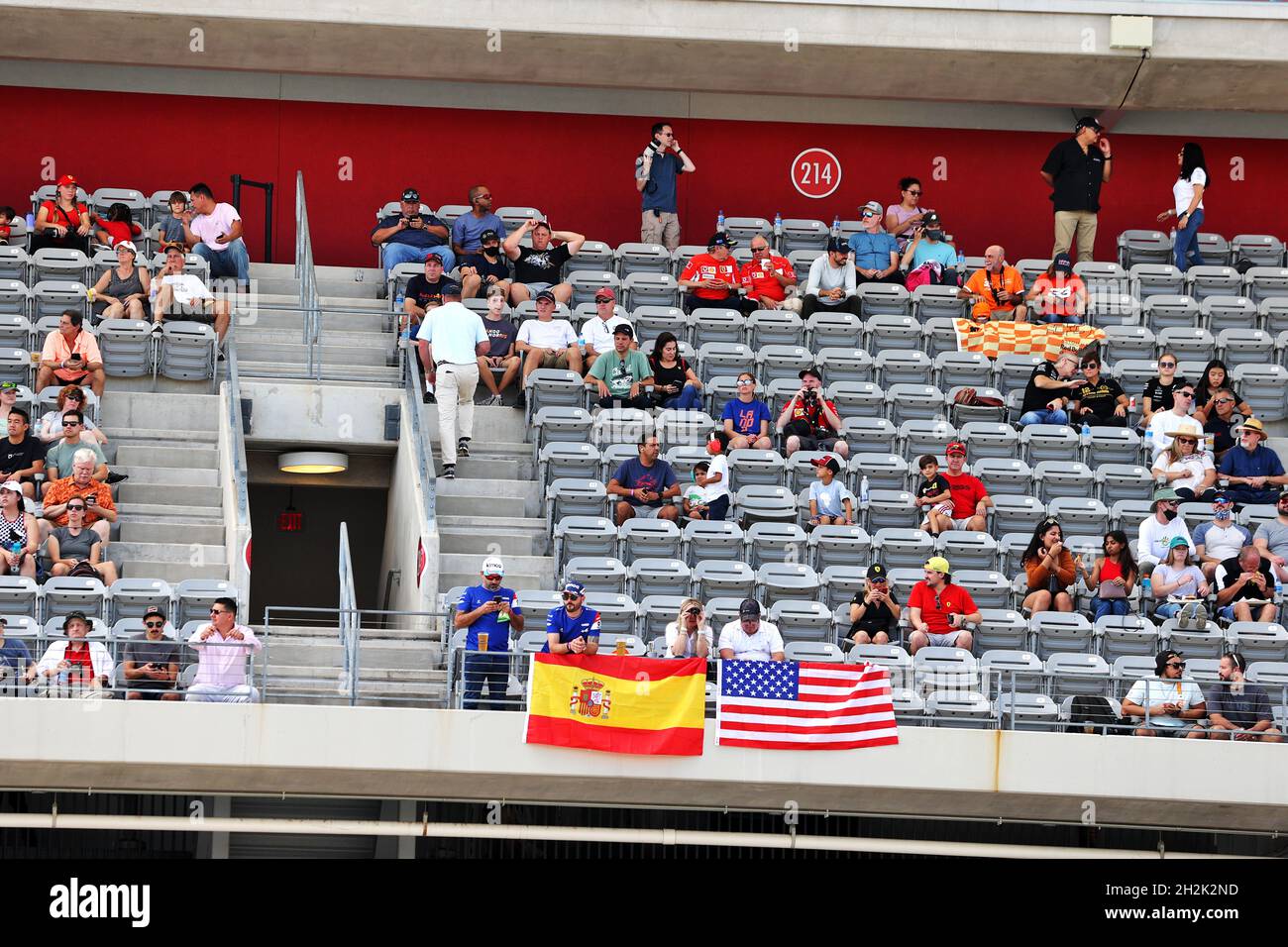 Austin, USA. 22nd Oct, 2021. Circuit atmosphere fans in the grandstand ...