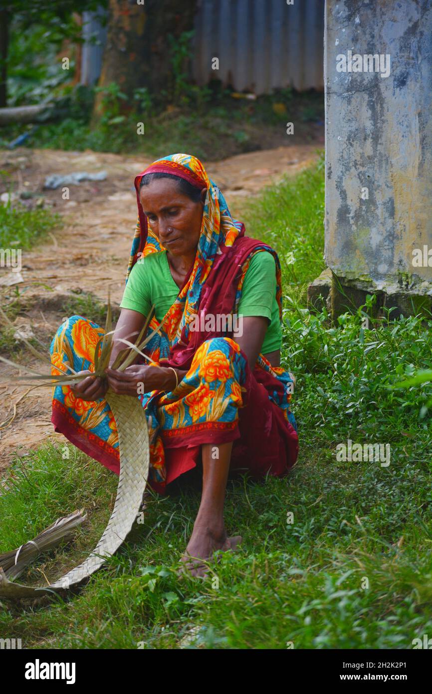 Poor citizenin bangladesh hi-res stock photography and images - Alamy