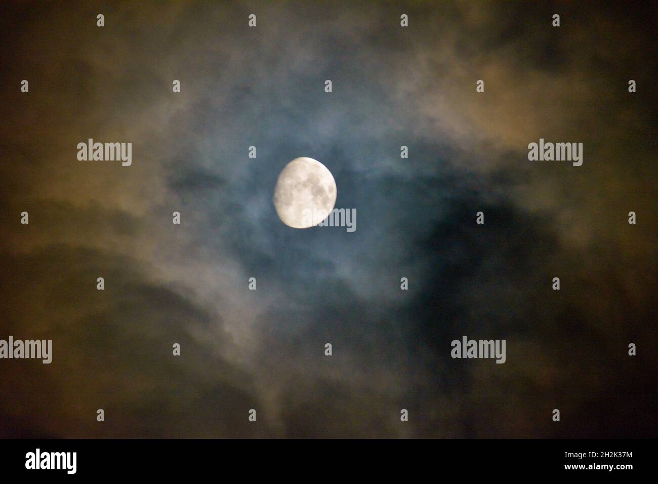 Moon lit hi-res stock photography and images - Alamy