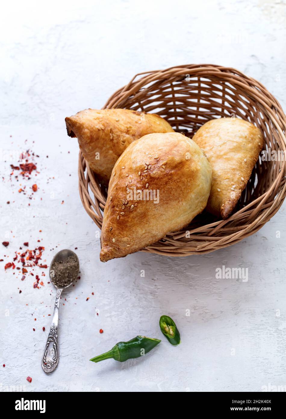Delicious Samsa with lamb and spices cooked in tandoor Stock Photo - Alamy