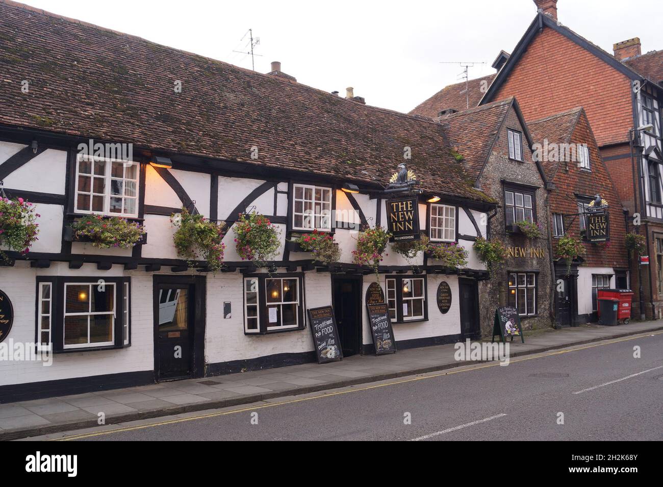 A view of The New Inn traditional pub in Salisbury, England (UK Stock ...