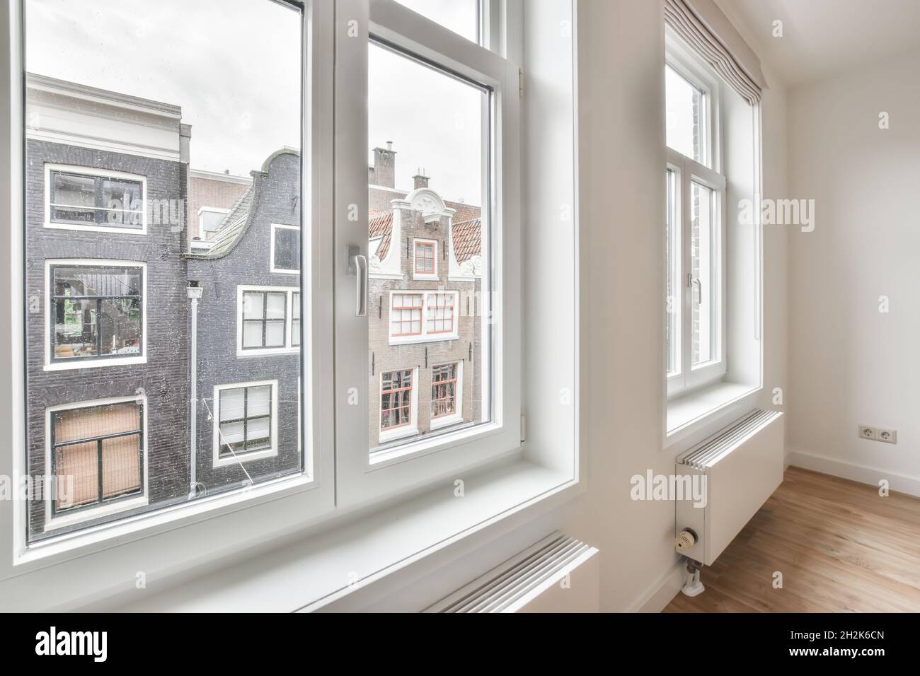 Home empty interior windows hi-res stock photography and images - Alamy