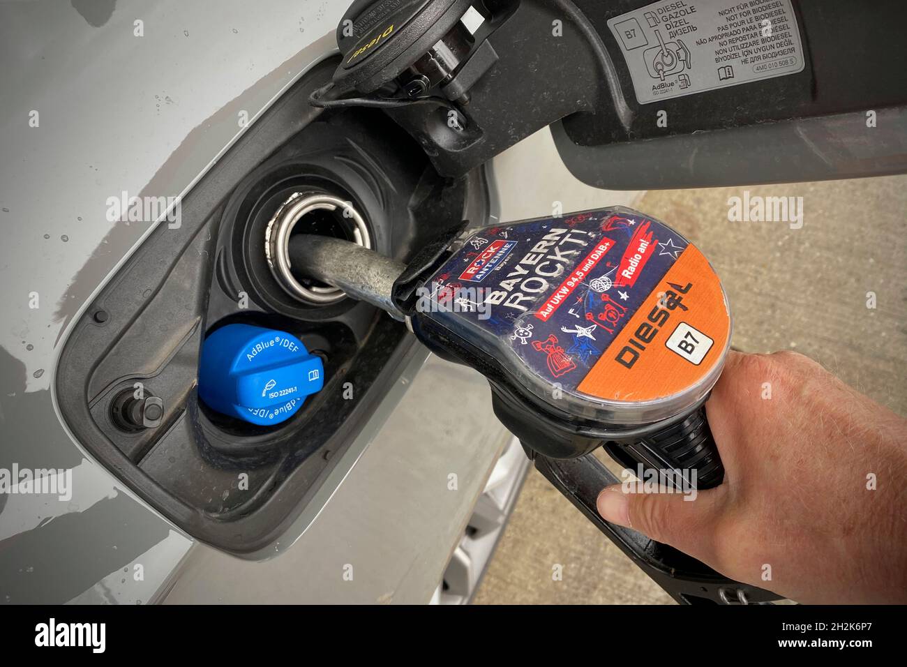 Munich, Germany. 22nd Oct, 2021. Gasoline prices at a record level ...