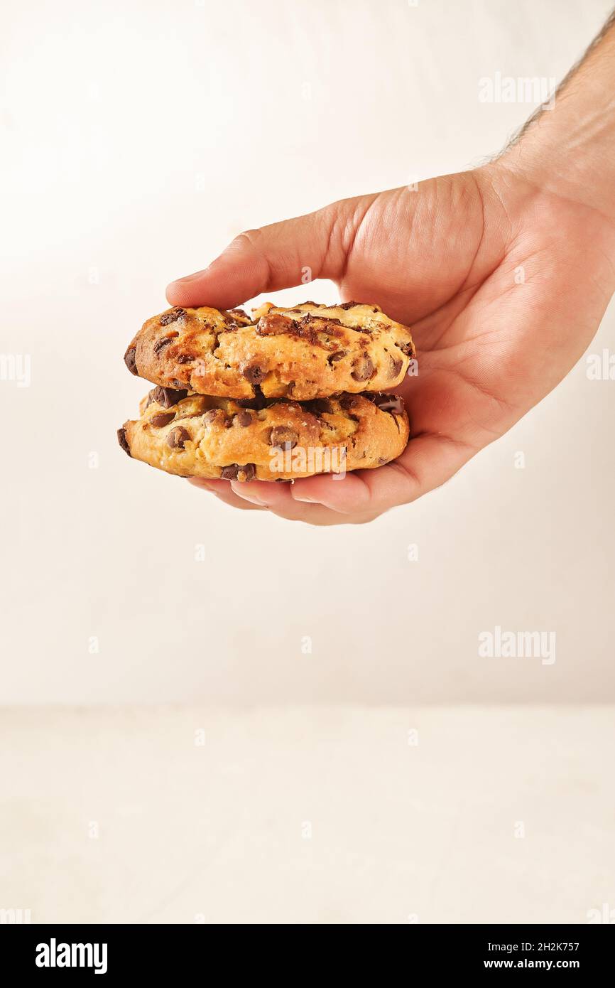 Male hand holding oatmeal with chocolate chips Stock Photo - Alamy