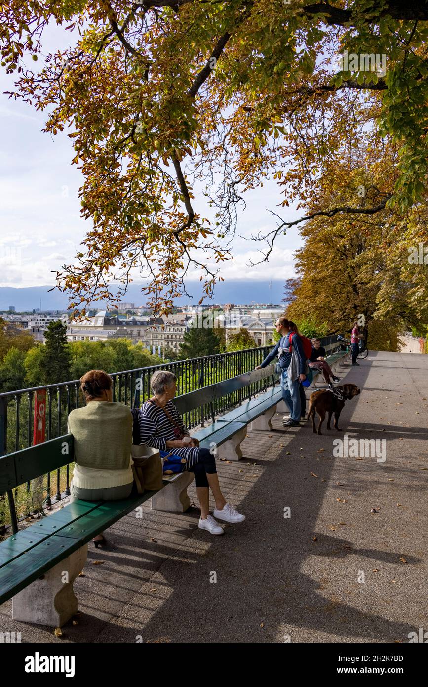 The longest bench hi-res stock photography and images - Alamy