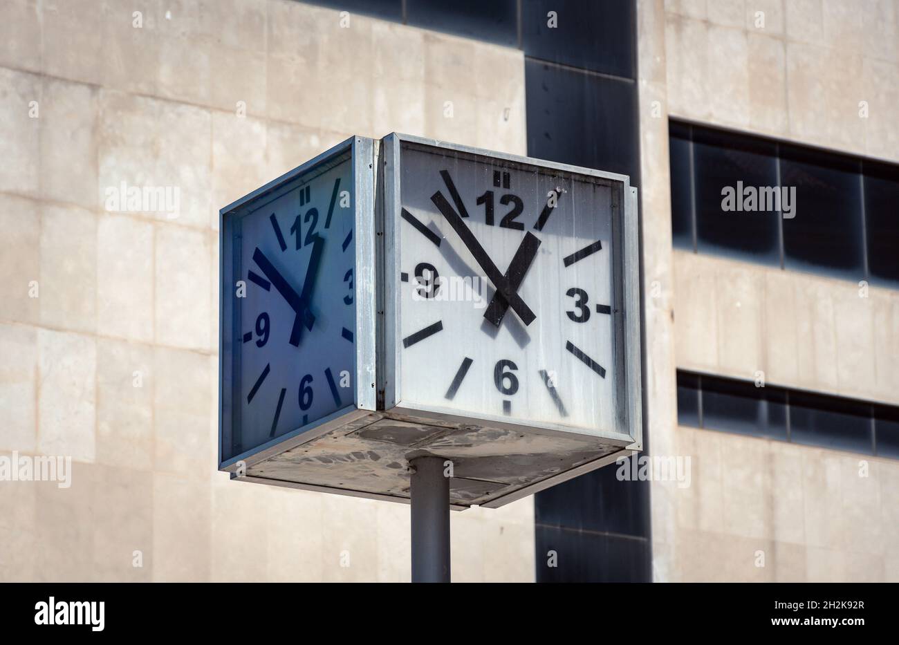 Cube clock hi-res stock photography and images - Alamy