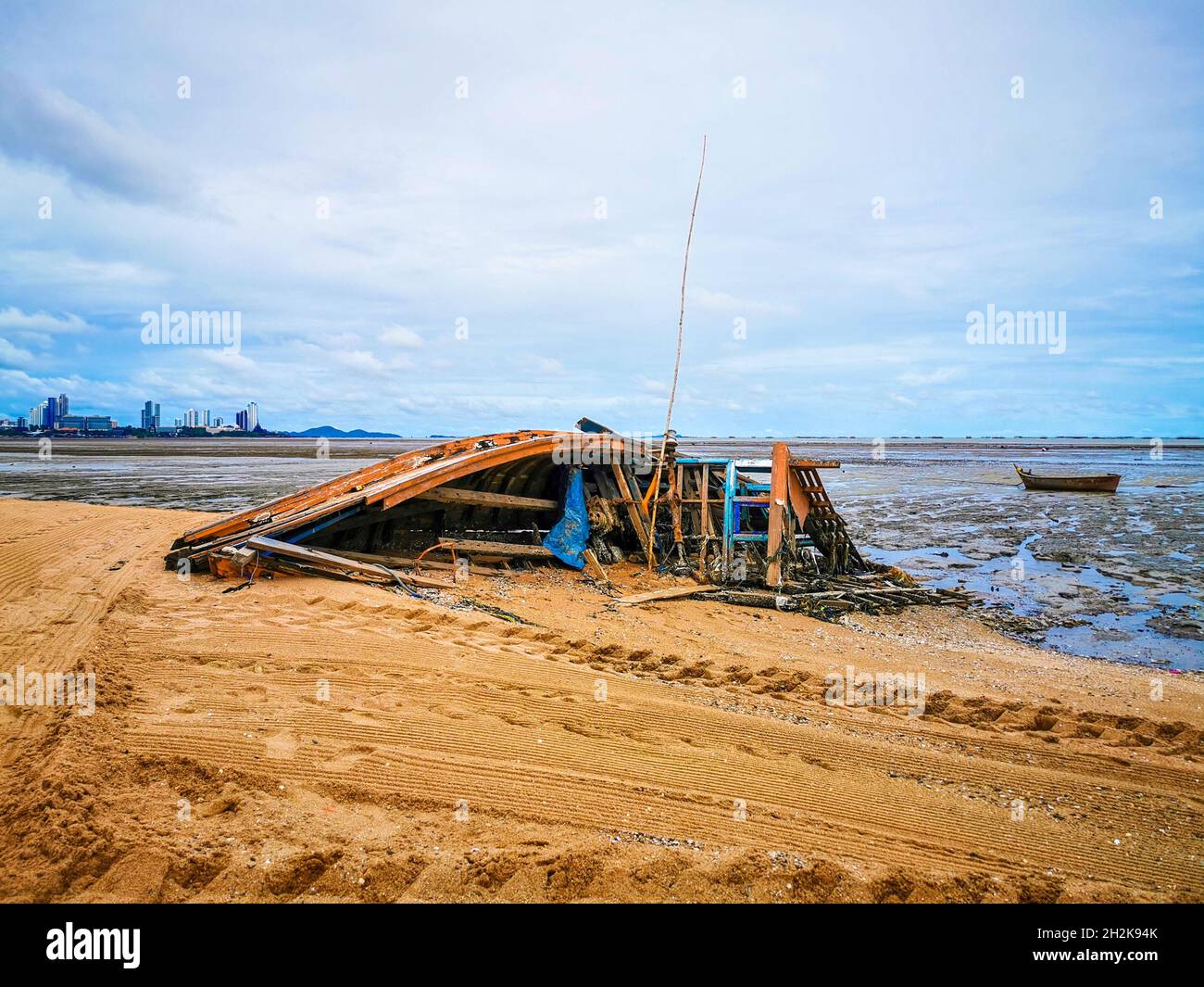 Ship wreck at low tide on beach Stock Photo - Alamy