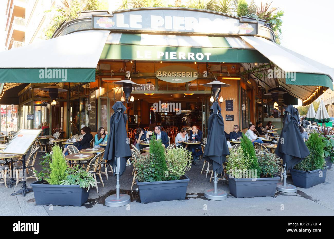 Parisian Bistro High Resolution Stock Photography and Images - Alamy