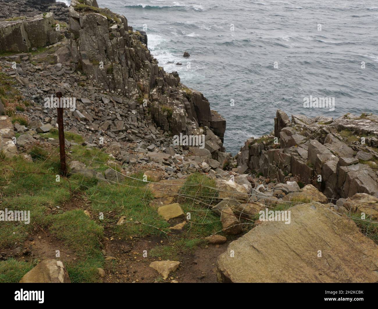 Metal fenced hi-res stock photography and images - Alamy