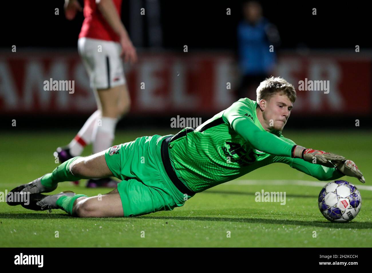 Goalkeeper agil etemadi hi-res stock photography and images - Alamy