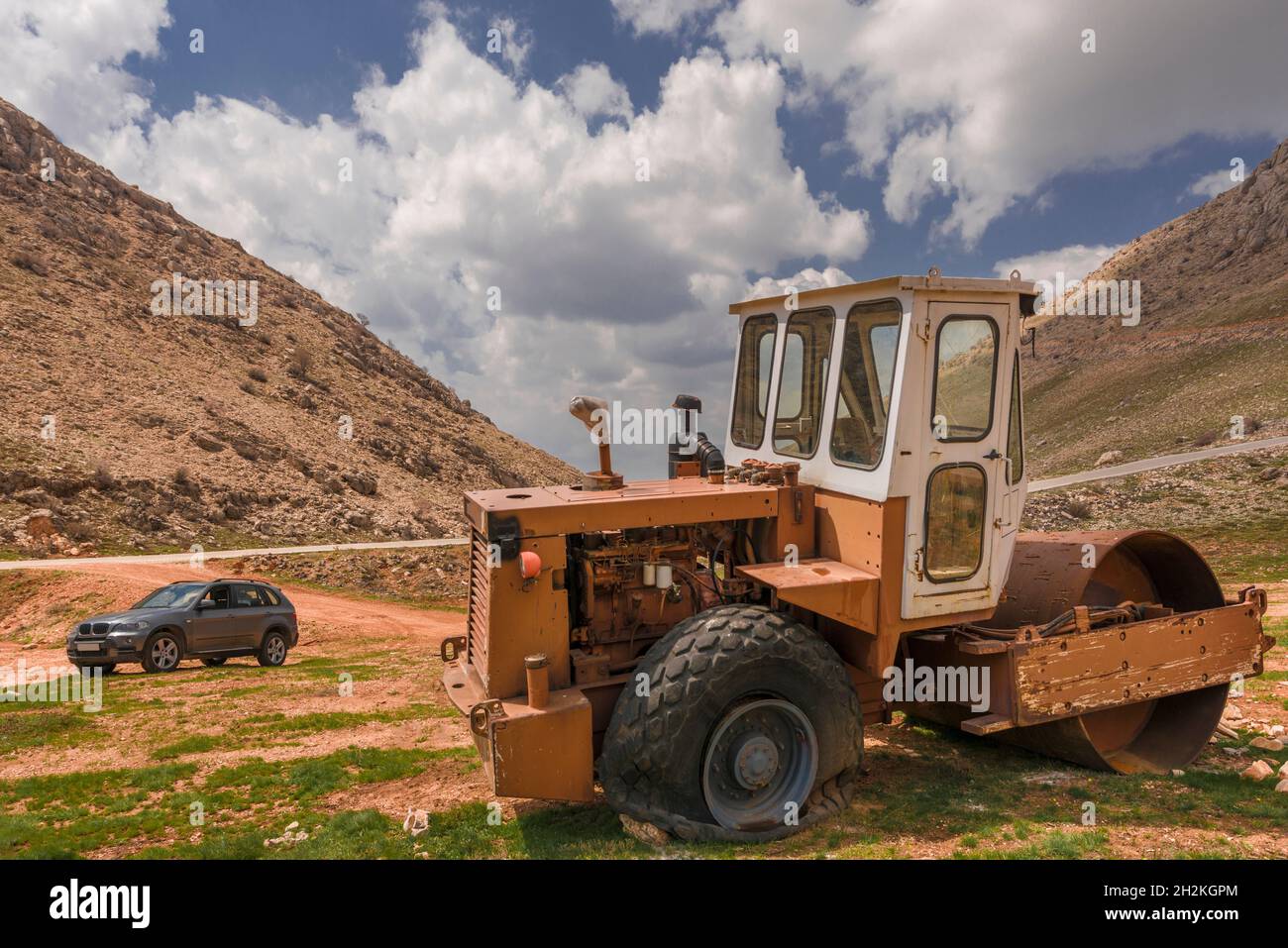 Soil leveling machine to level roads and paths with an off-road vehicle ...