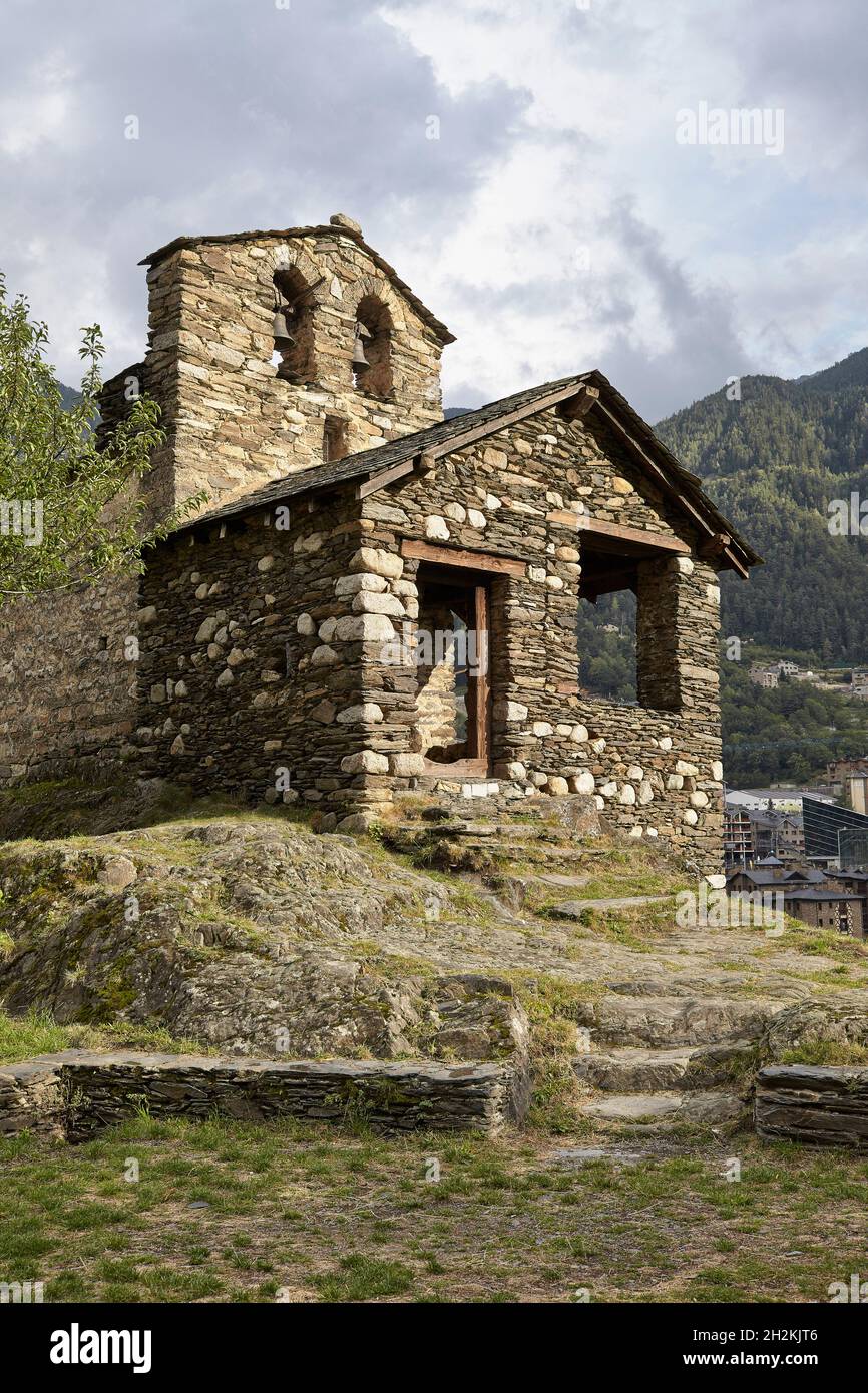 Arquitectura románica medieval hi-res stock photography and images - Alamy