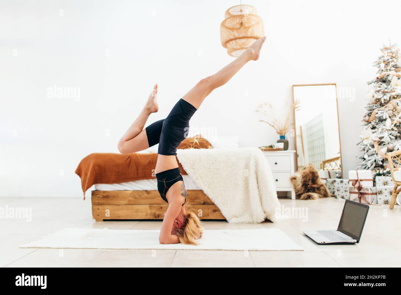 Doing headstand hi-res stock photography and images - Alamy