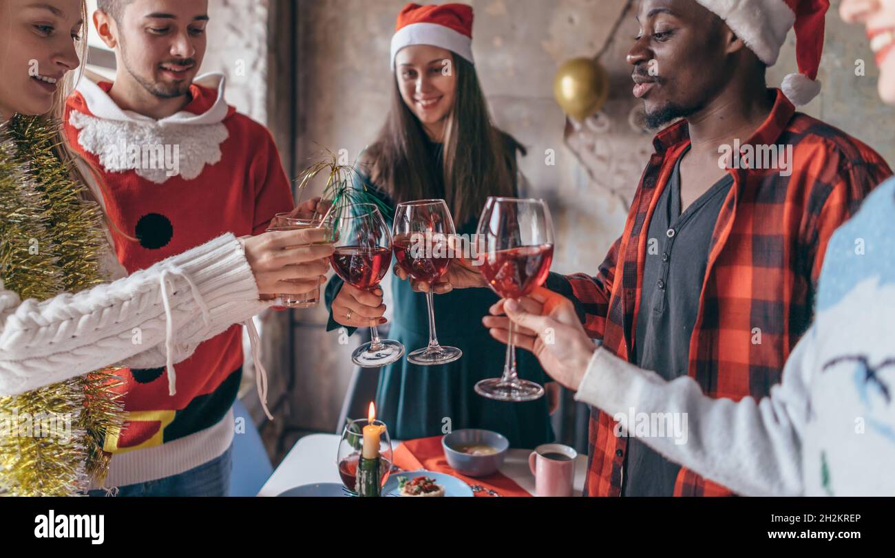 People celebrating christmas hi-res stock photography and images - Alamy