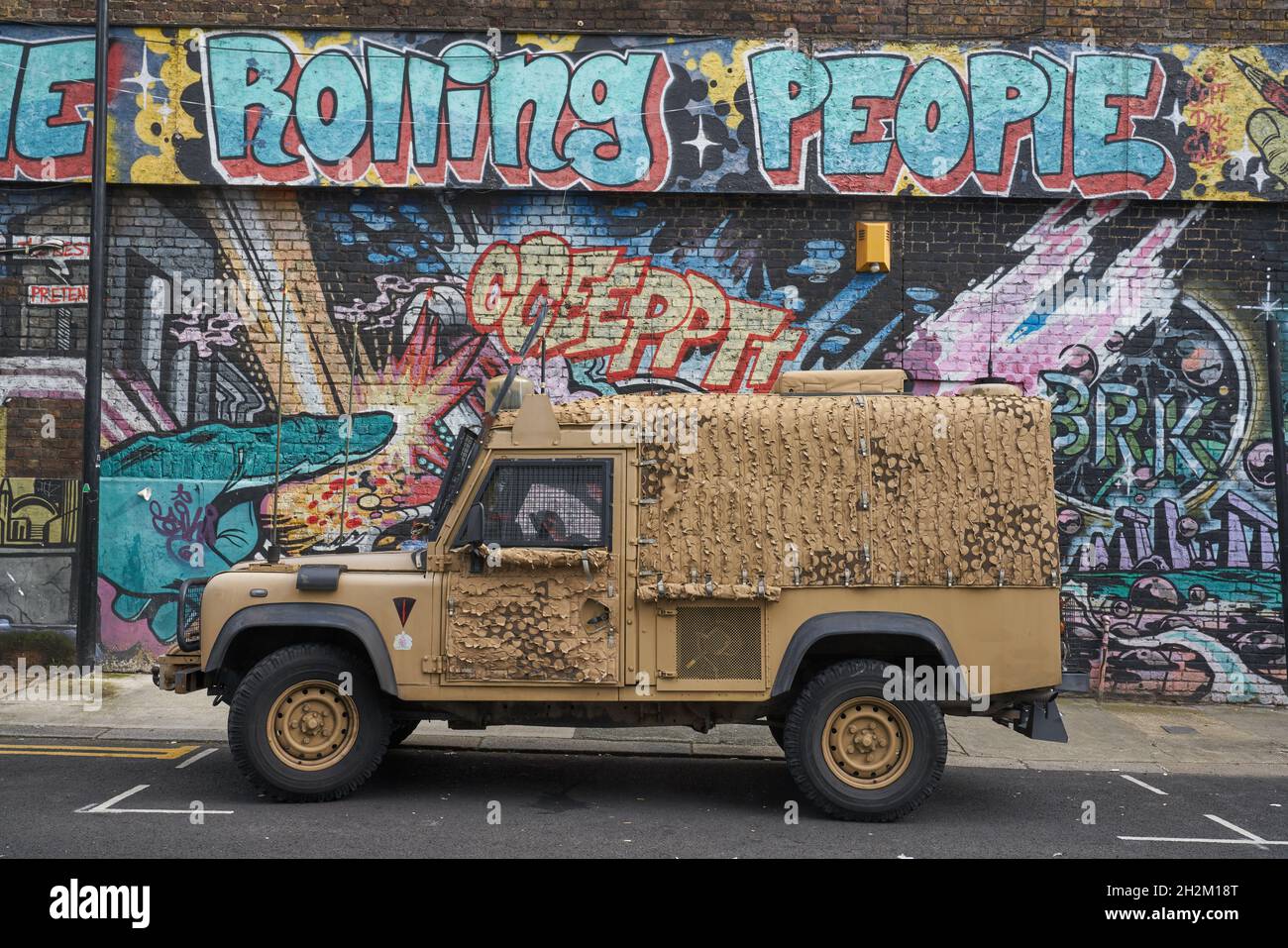 land rover discovery modified Stock Photo - Alamy