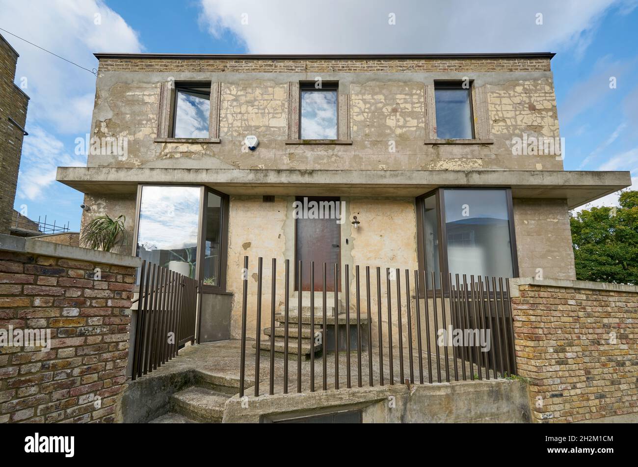 Artist Sue Webster Mole Man House dalston Stock Photo - Alamy