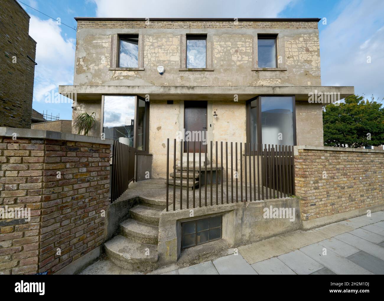 Artist Sue Webster Mole Man House dalston Stock Photo - Alamy