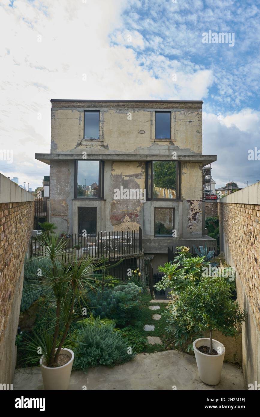 Artist Sue Webster Mole Man House dalston Stock Photo - Alamy