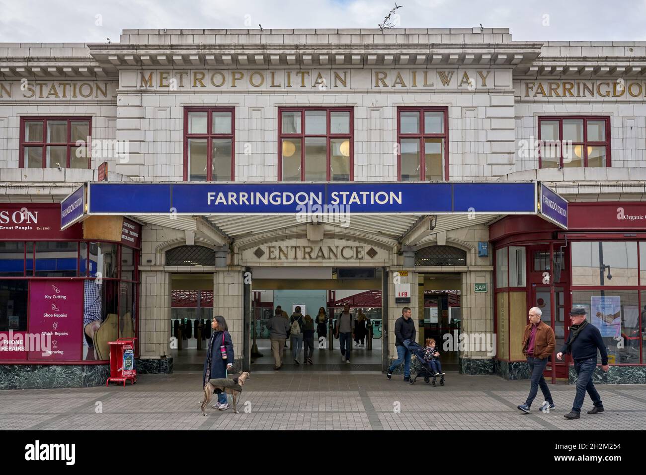 Farringdon station hi-res stock photography and images - Alamy