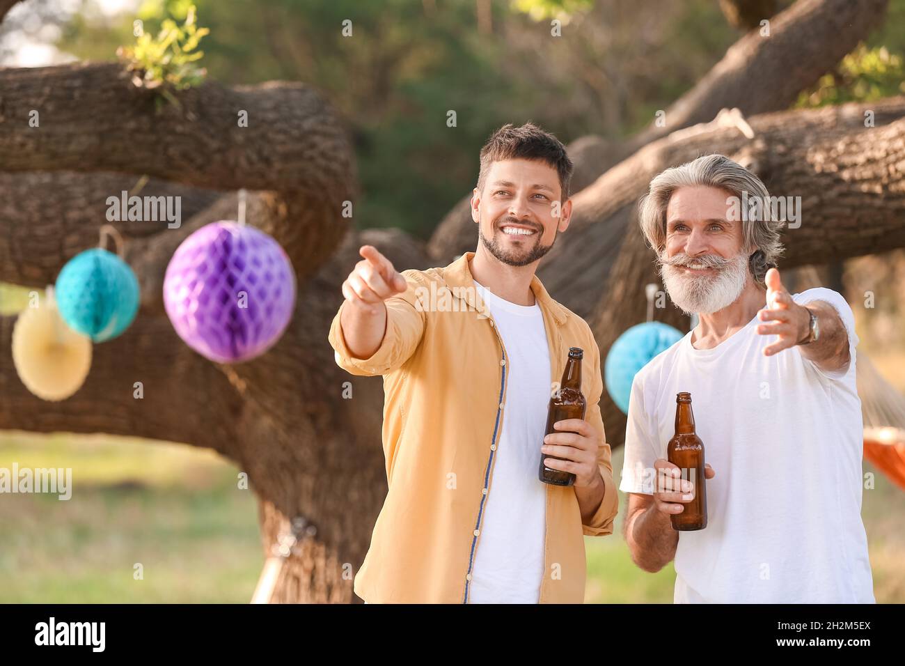 Father son drinking beer hi-res stock photography and images - Alamy