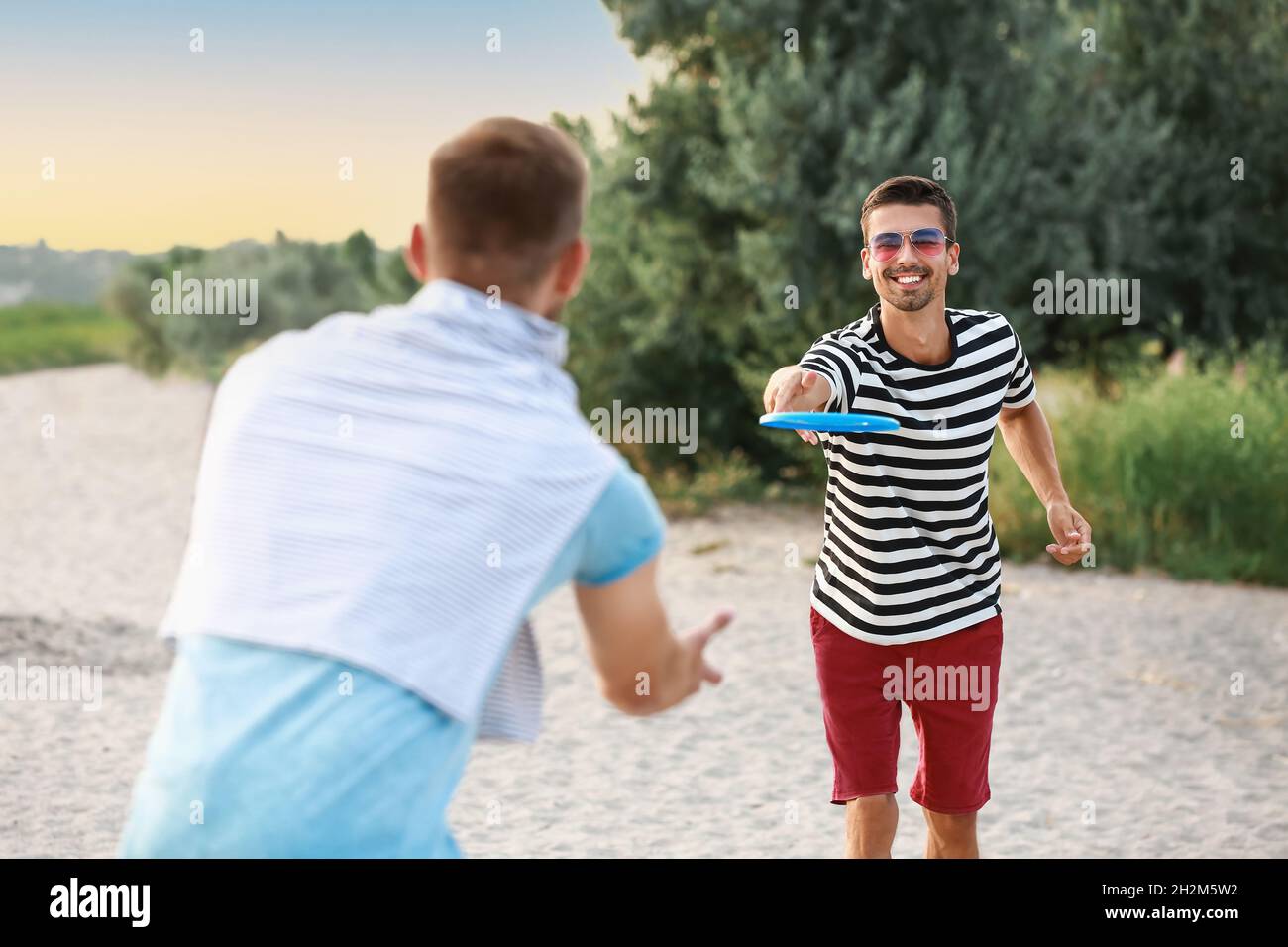 Man playing with frisbee on the beach hi-res stock photography and ...