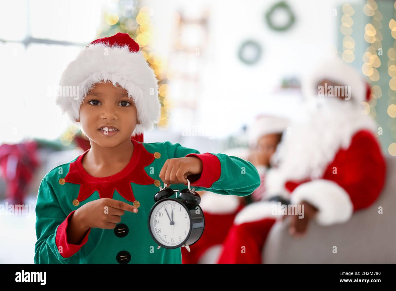 Children pointing clock hi-res stock photography and images - Alamy