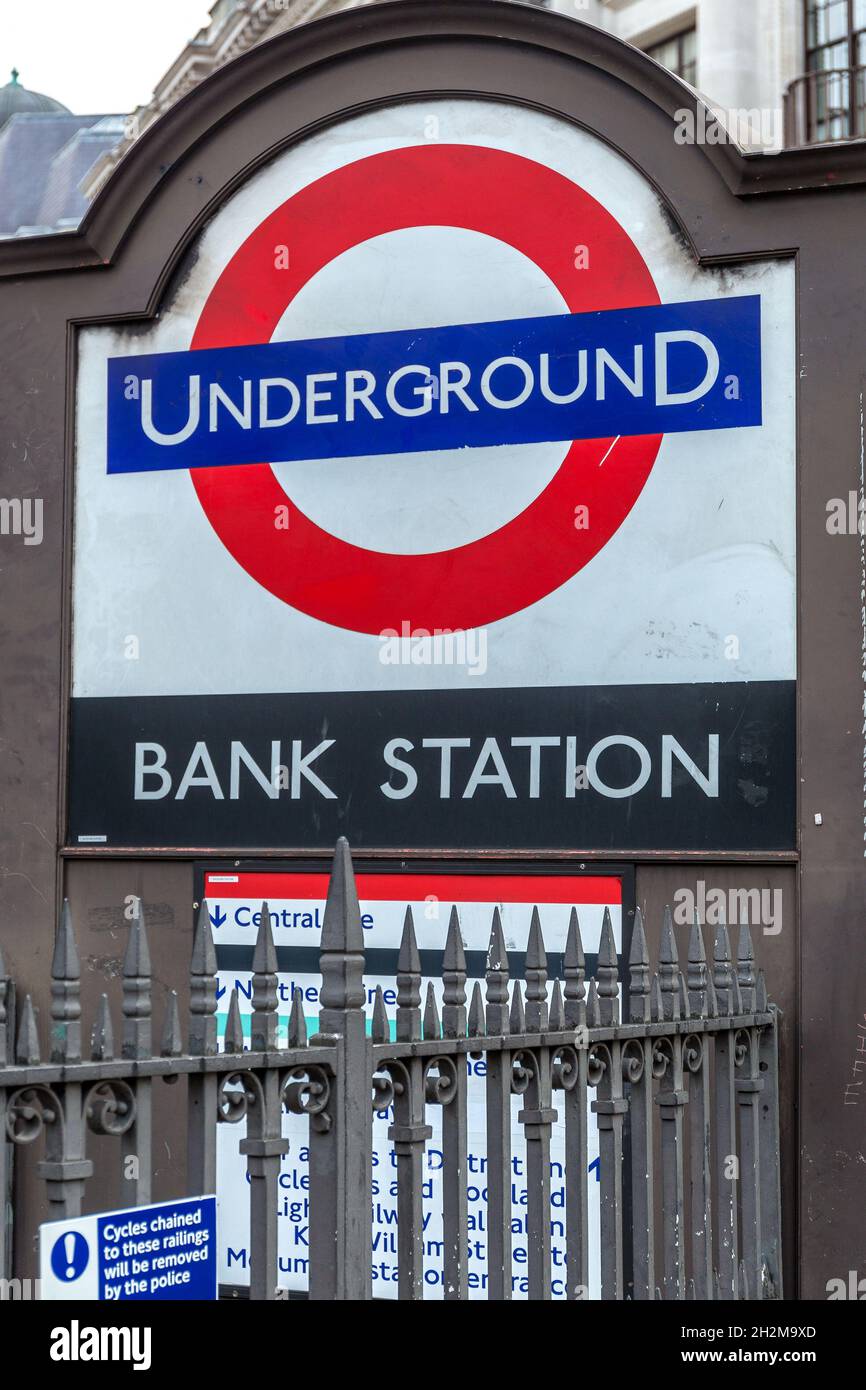 London underground bank station hi-res stock photography and images - Alamy