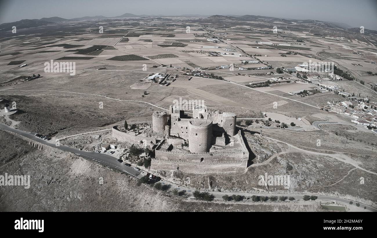 The windmills that are still standing in consuegra are among the best ...