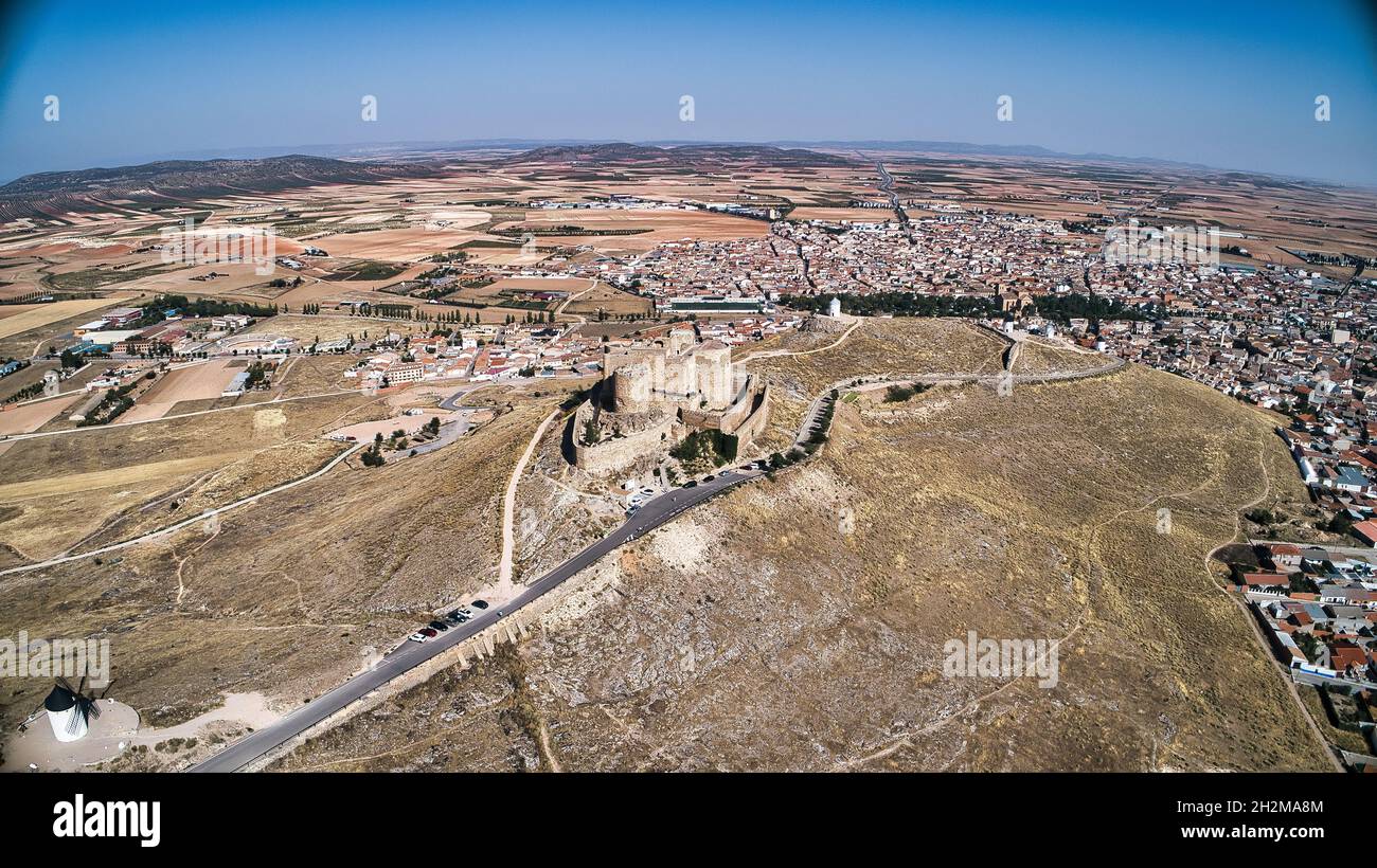 The windmills that are still standing in consuegra are among the best ...