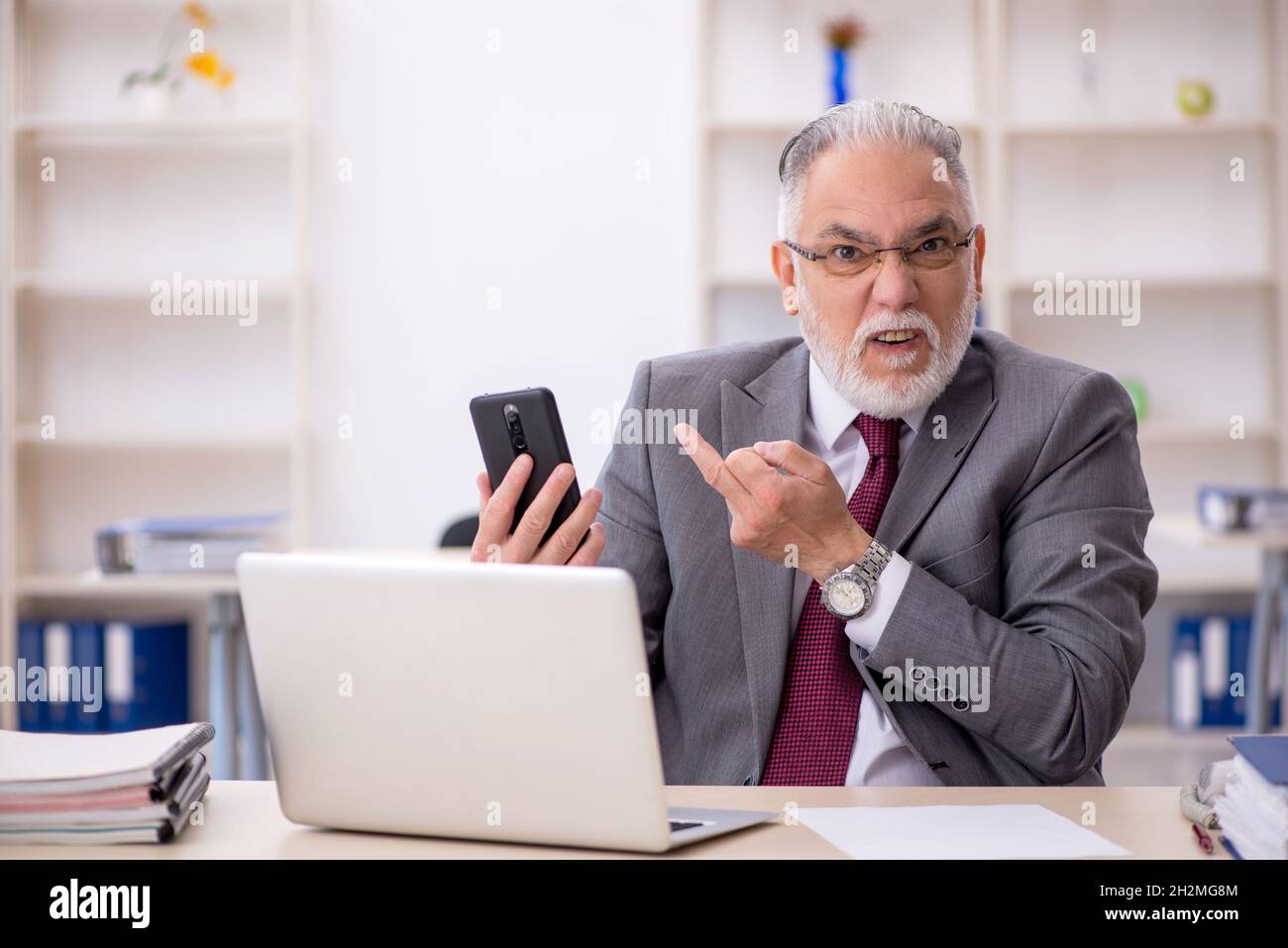Old employee working in the office Stock Photo - Alamy
