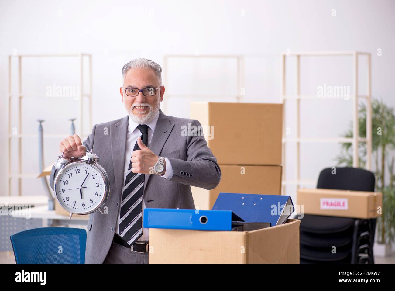 Old employee in relocation concept Stock Photo - Alamy