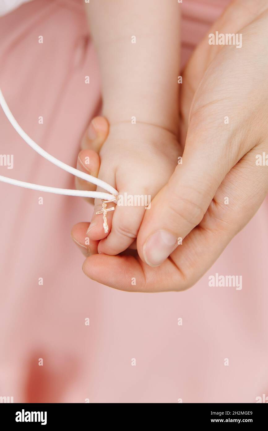 Child praying cross hi-res stock photography and images - Alamy