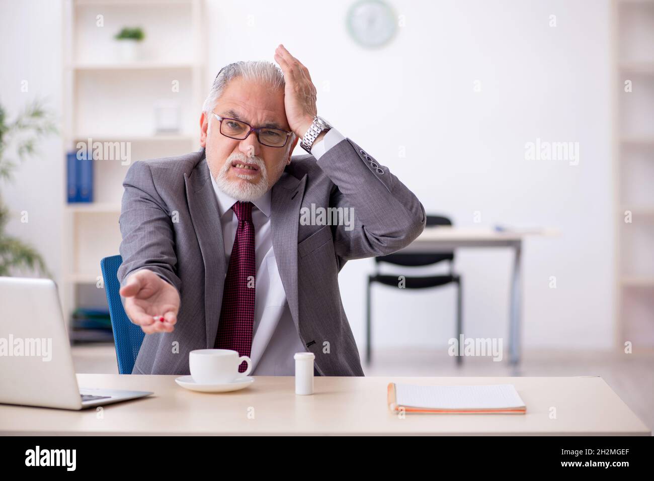 Old businessman employee feeling bad at workplace Stock Photo - Alamy