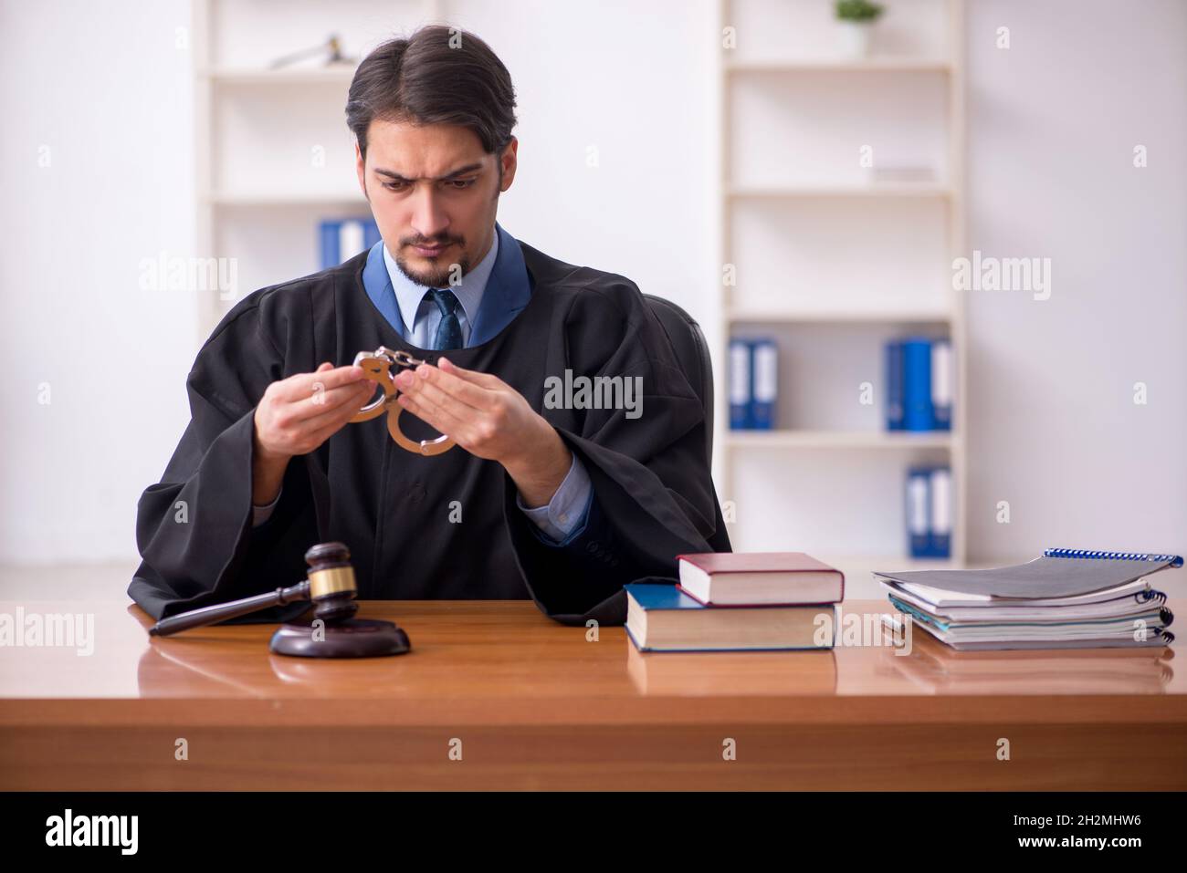 Man in handcuffs in courtroom hi-res stock photography and images - Alamy
