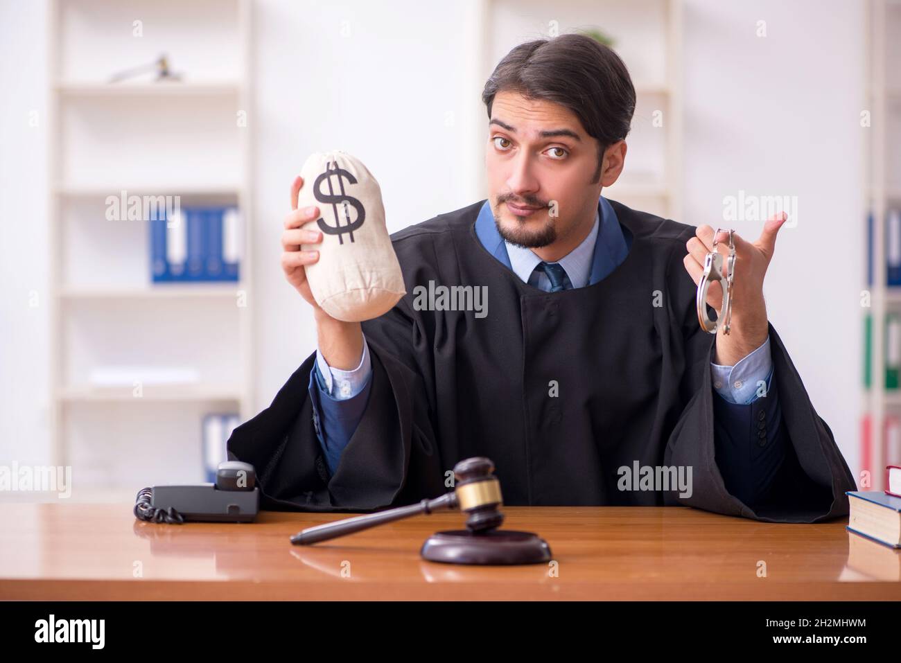 Man in handcuffs in courtroom hi-res stock photography and images - Alamy