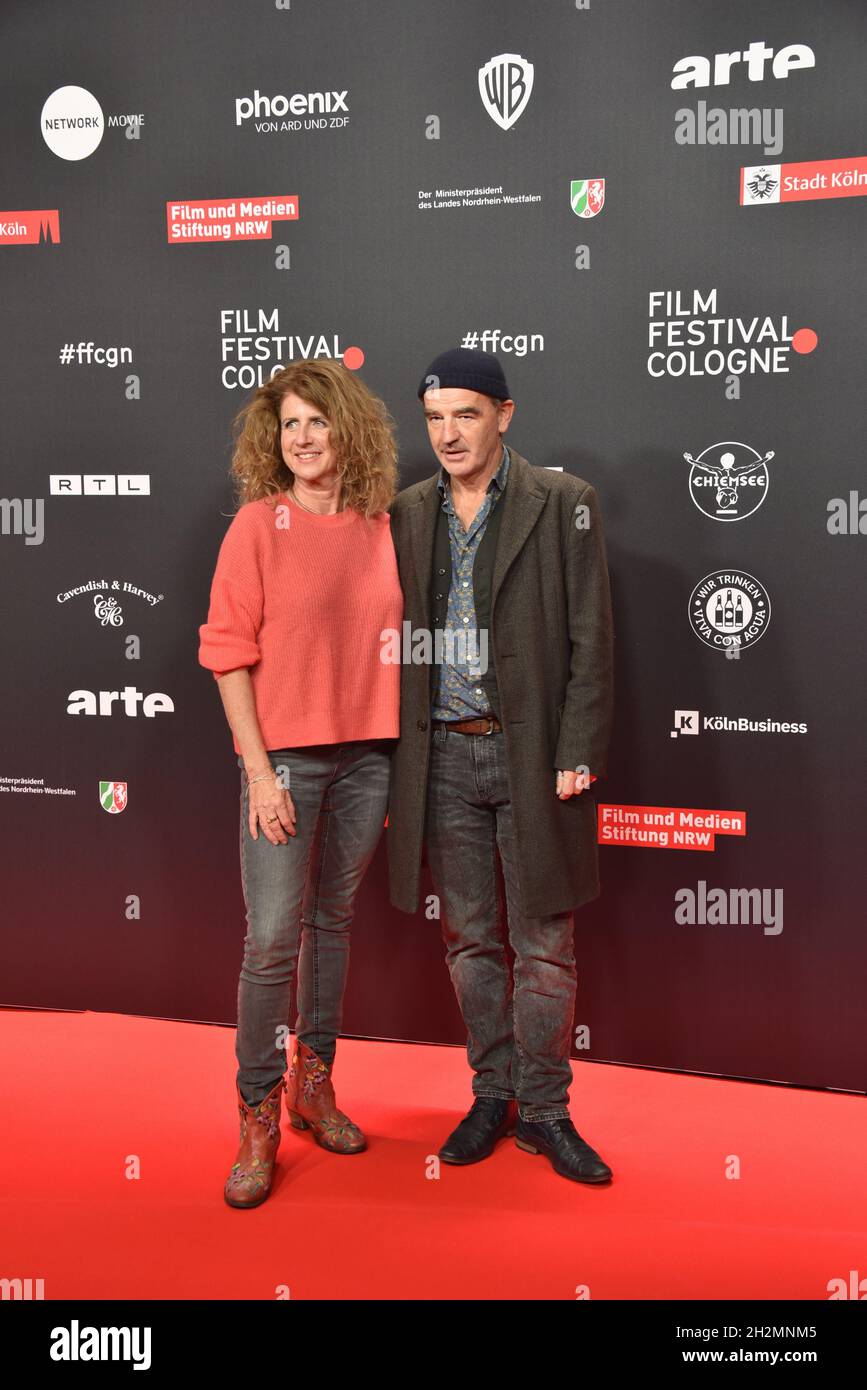 Cologne, Germany. 21st Oct, 2021. Actors Julia Schmitt and Gerhard ...