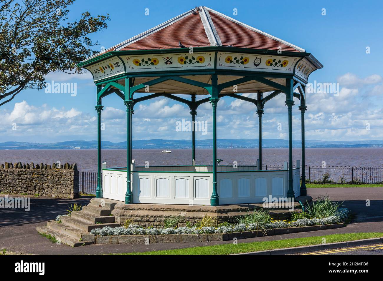 Clevedon bandstand and MV Balmoral Stock Photo - Alamy