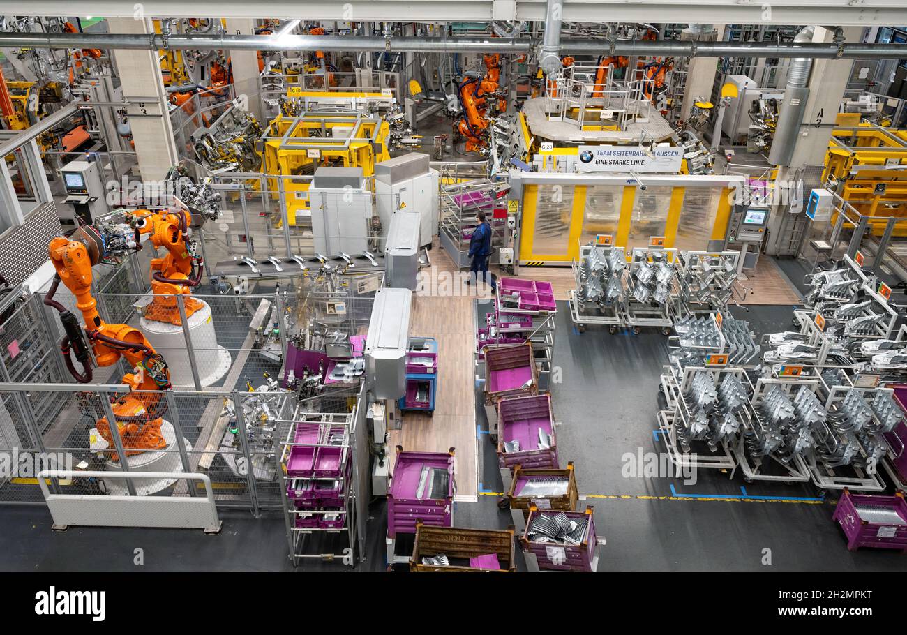 Munich, Germany. 22nd Oct, 2021. Robots from ABB work on body parts for ...