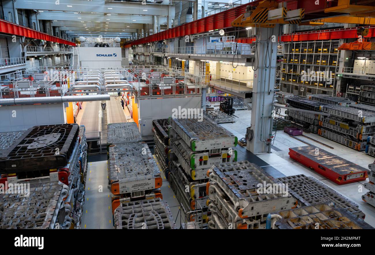 Bmw production line hi-res stock photography and images - Alamy