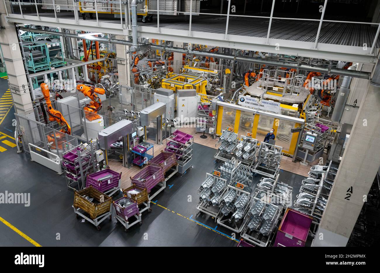 Munich, Germany. 22nd Oct, 2021. Robots from ABB work on body parts for ...