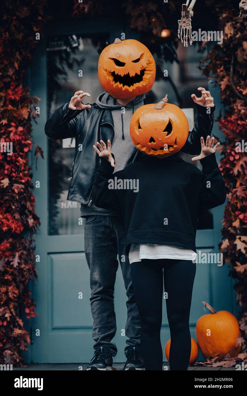 Headless couple hi-res stock photography and images - Alamy