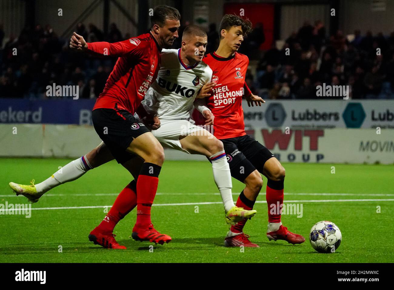 VELSEN-ZUID, NETHERLANDS - OCTOBER 22: Robin van der Meer of Helmond ...
