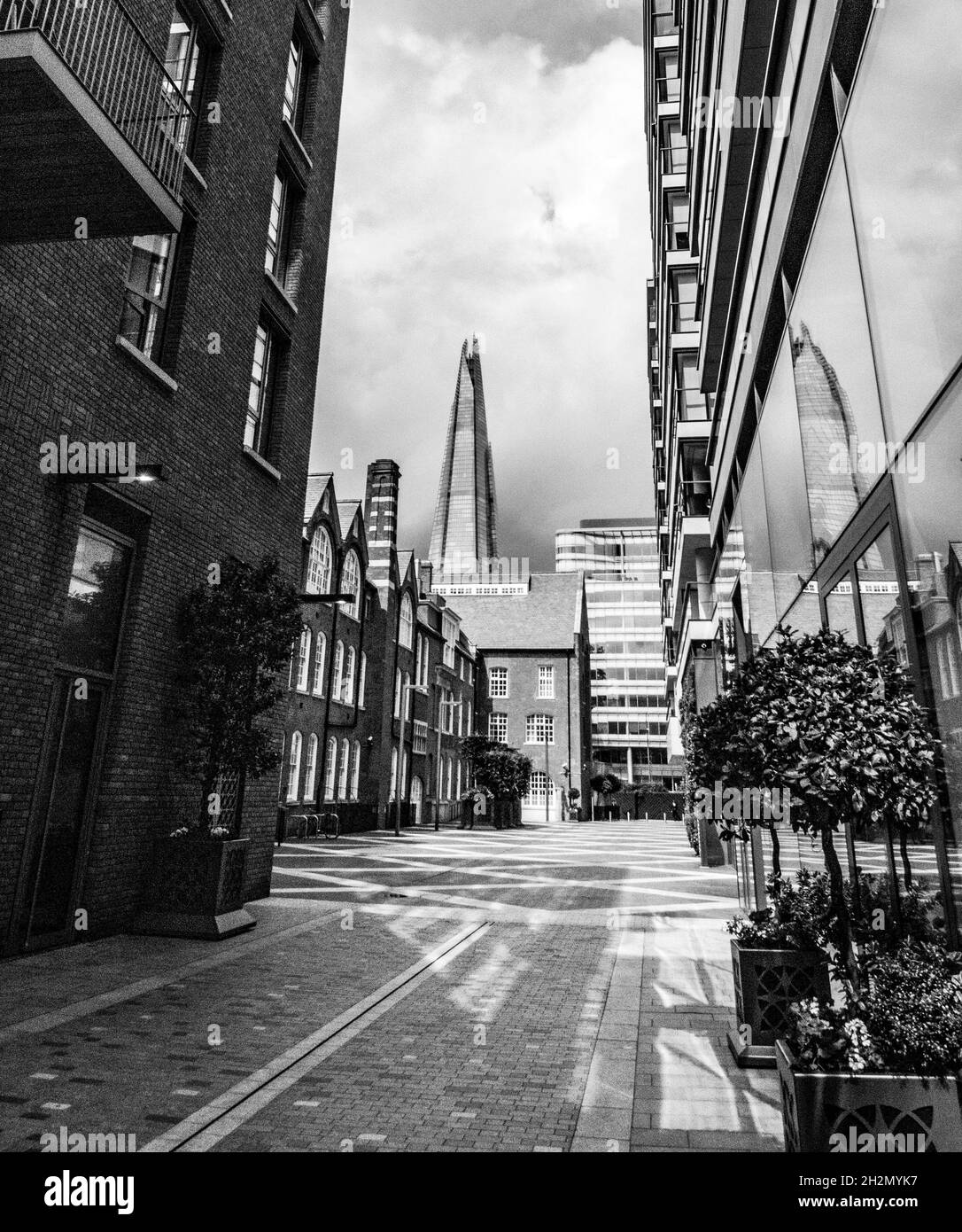 Cathedral days Black and White Stock Photos & Images - Alamy