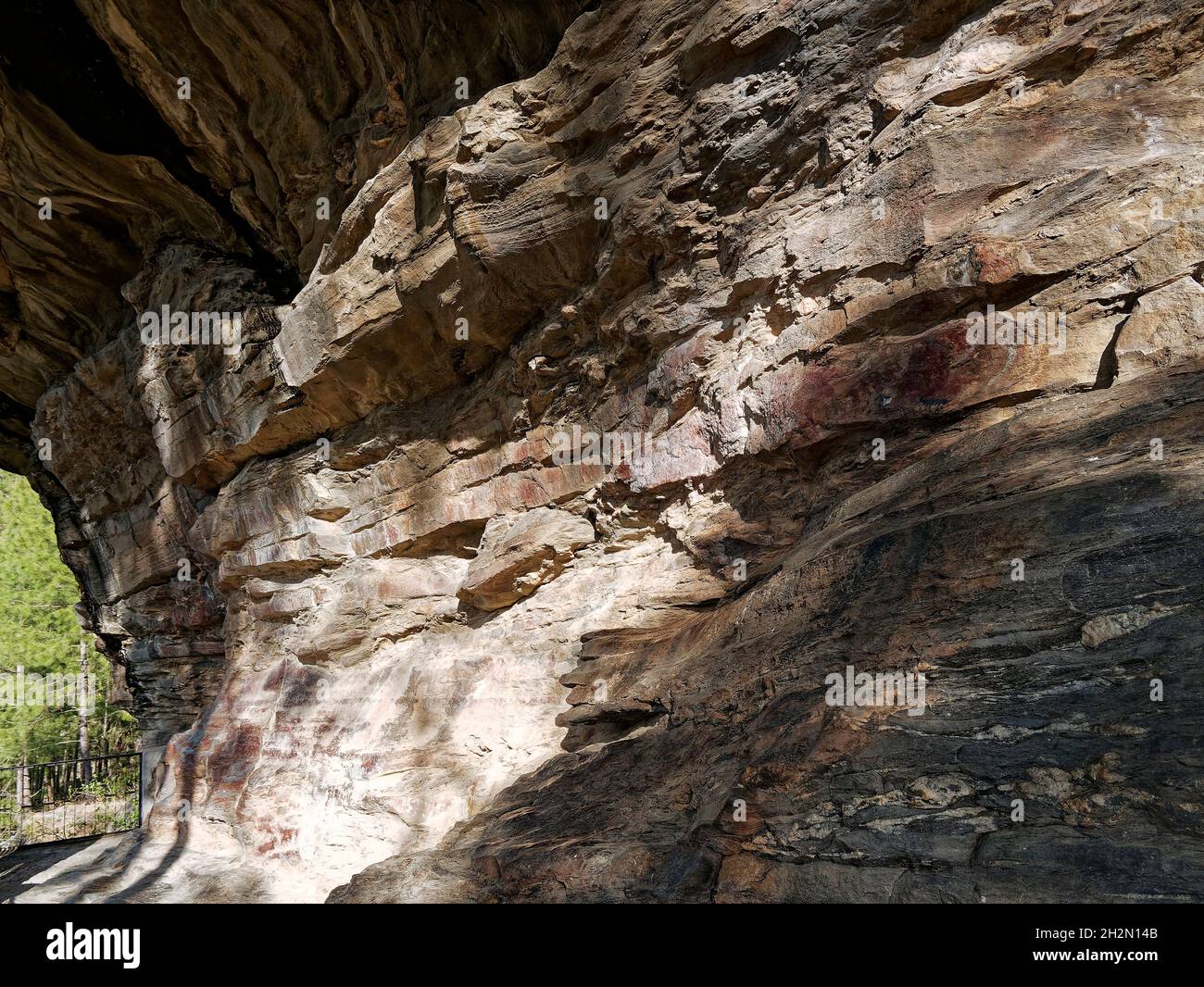 Rock shelter paintings dating back to stone age at Lakhudiyar near ...
