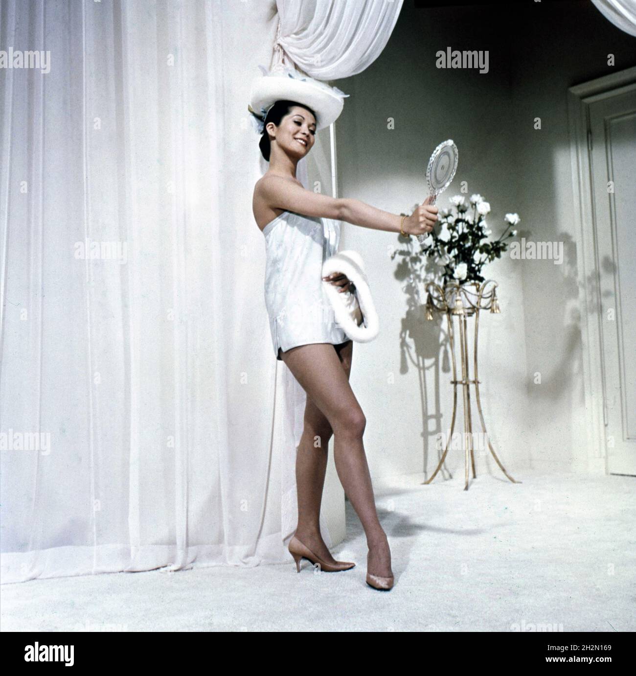 Nancy kwan flower drum song hi-res stock photography and images - Alamy