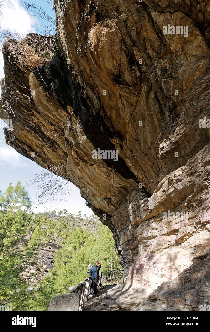 Lakhudiyar cave hi-res stock photography and images - Alamy