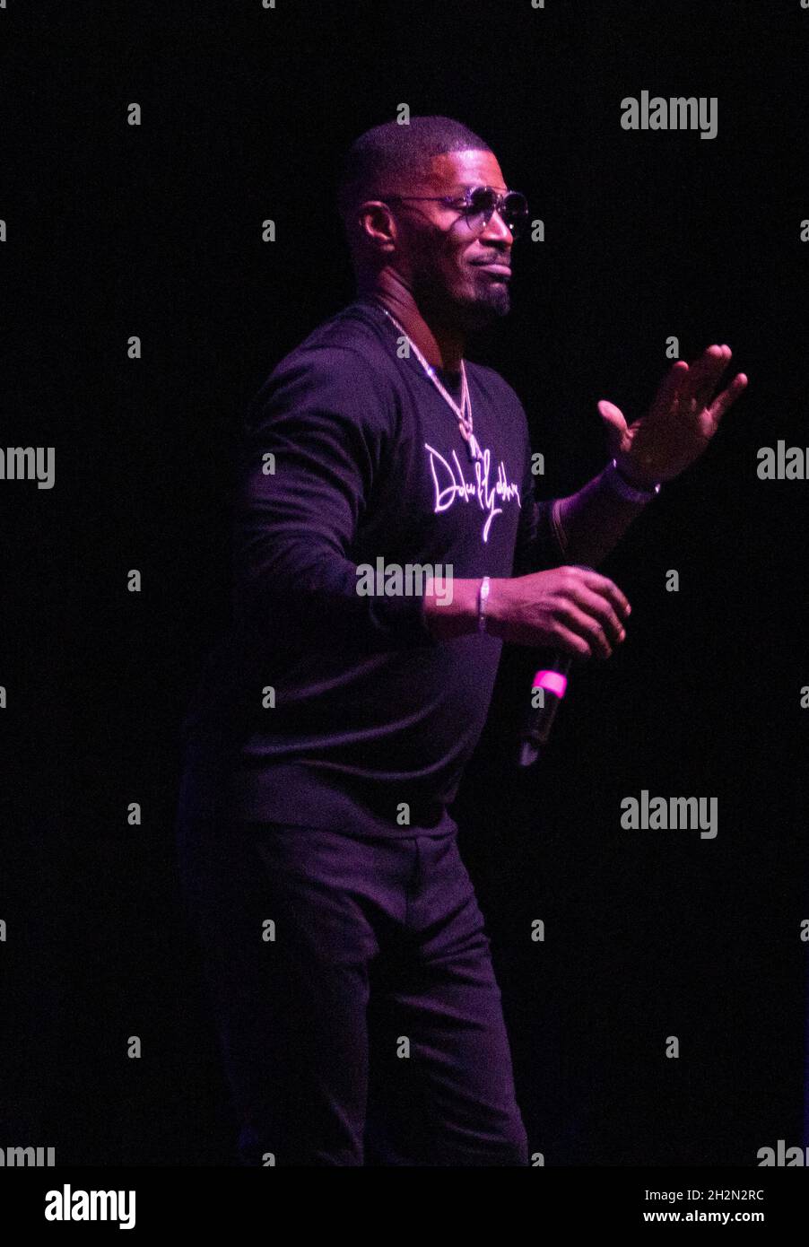 San Diego, United States. 22nd Oct, 2021. Jamie Foxx dances during ...